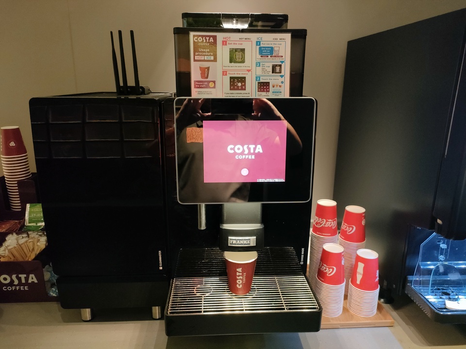 コスタのコーヒーはなかなかなもんです。 - 成田国際空港「I.A.S.S SUPERIOR LOUNGE 虚空 -KoCoo-」 ラウンジ ...