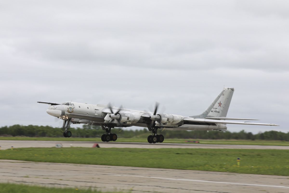 ニュース画像：離陸するTu-95 | FlyTeam ニュース