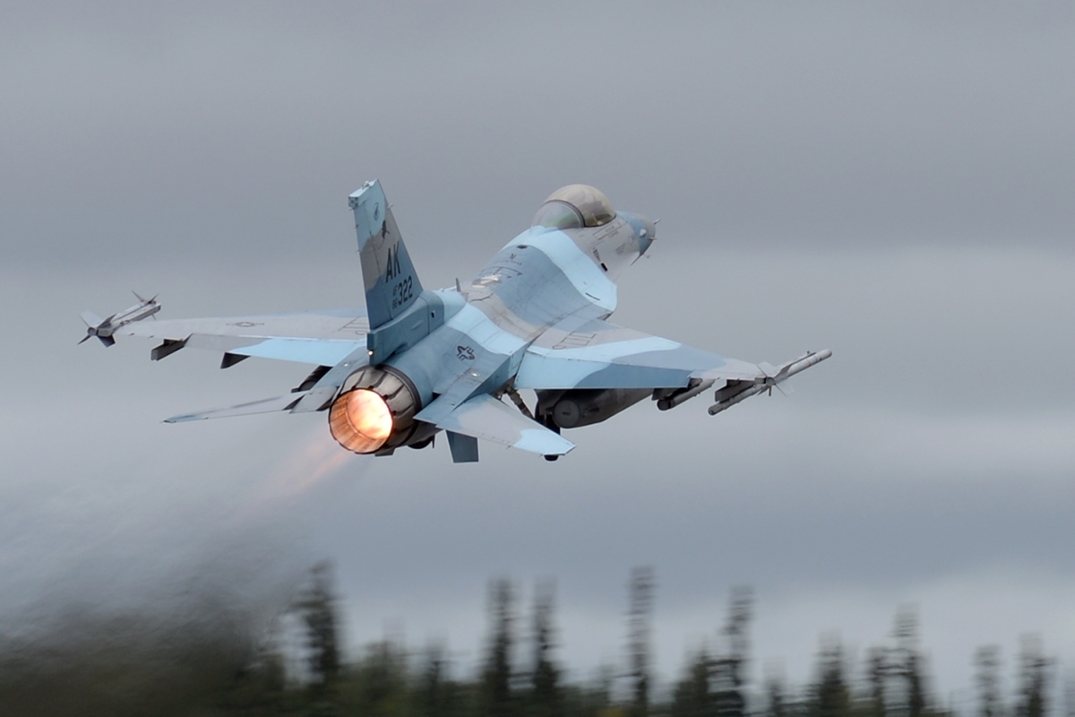 ニュース画像：敵機役を務める第354戦闘航空団(354FW)第18仮想敵飛行隊(18AGRS)のF-16C | FlyTeam ニュース