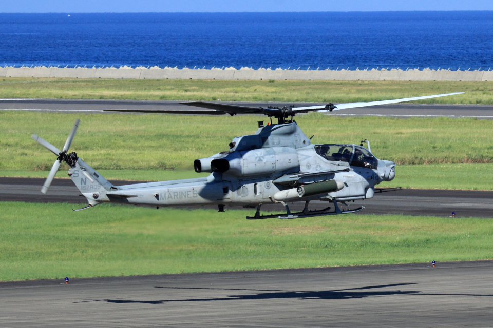アメリカ海兵隊 Bell Ah 1 Seacobra Supercobra 167809 奄美空港 航空フォト By Clandclさん 撮影