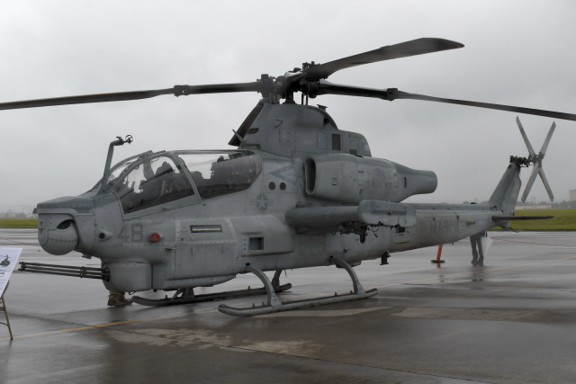 アメリカ海兵隊 Bell Ah 1 Seacobra Supercobra 169261 横田基地 航空フォト By Banshee02