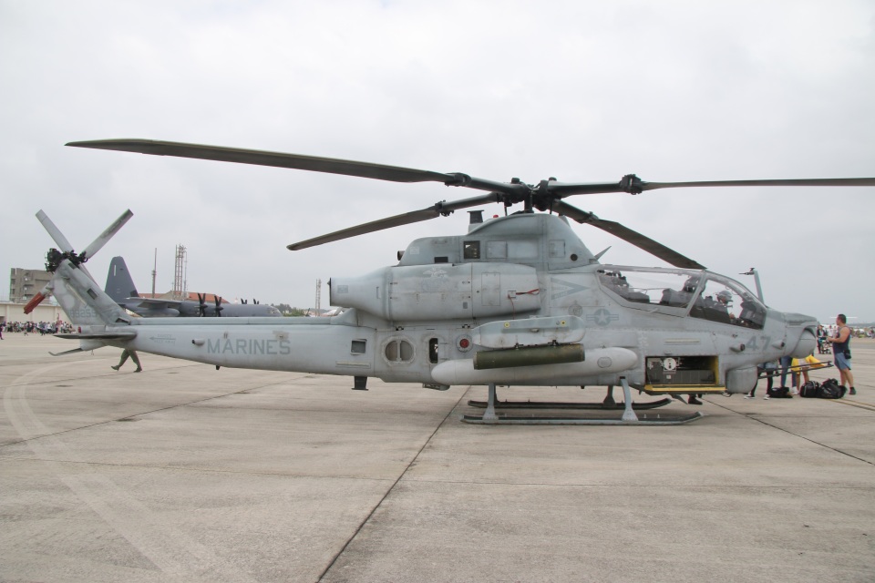 アメリカ海兵隊 Bell Ah 1 Seacobra Supercobra 169259 嘉手納飛行場 航空フォト By