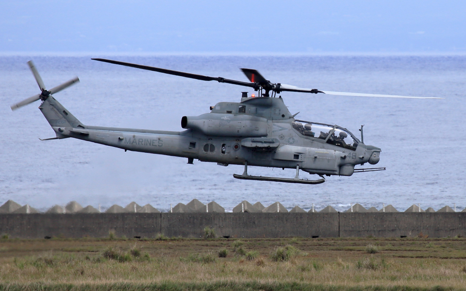 アメリカ海兵隊 Bell Ah 1 Seacobra Supercobra 169261 奄美空港 航空フォト By Clandclさん 撮影