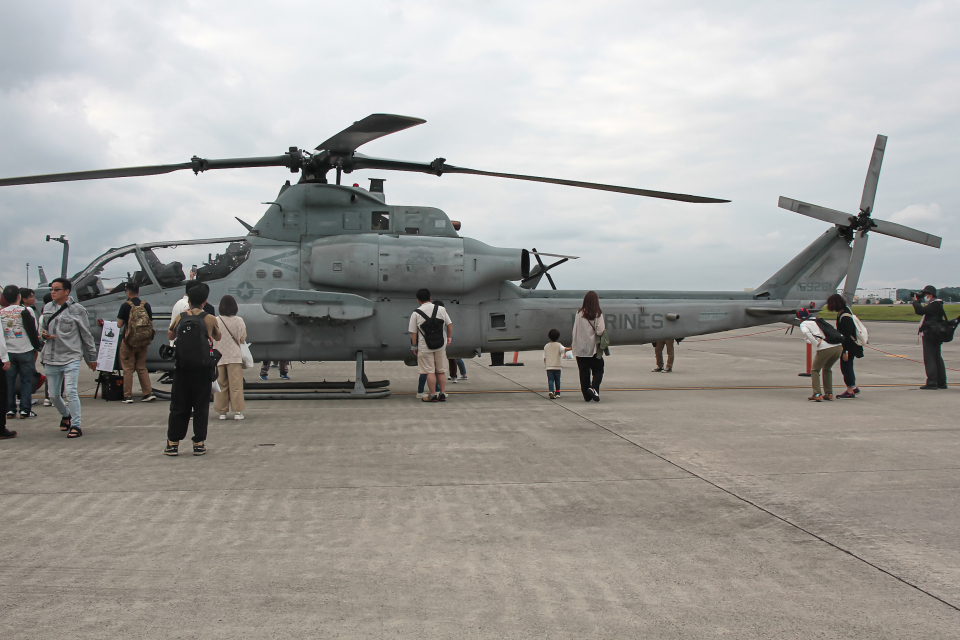 アメリカ海兵隊 Bell Ah 1 Seacobra Supercobra 169261 横田基地 航空フォト By A Tさん 撮影