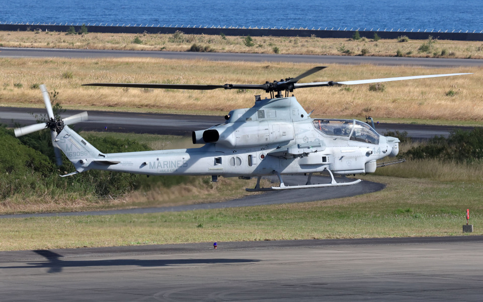 アメリカ海兵隊 Bell Ah 1 Seacobra Supercobra 169096 奄美空港 航空フォト By Clandclさん 撮影